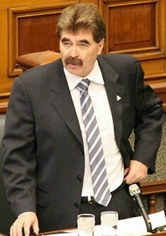 Niagara Falls MPP presses Ontario’s Wynne government to stand up for ...