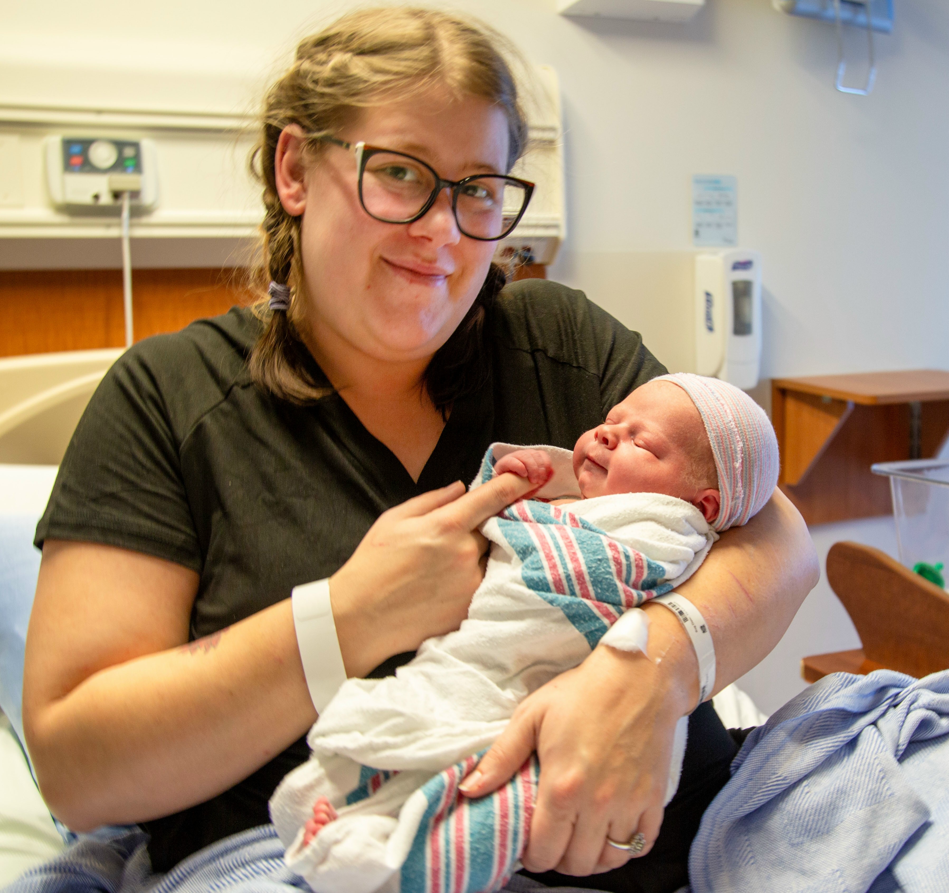Oh, Boy! Baby Rory Is First New Born To Ring In The New Year At Niagara ...